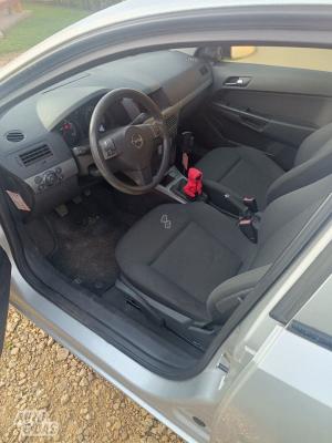 Opel Astra 2006 in Sakiai, with an engine capacity of 1.30 L and mileage of 300 thousand km for 750 €, photo 7 on AUTOMOTO.COM.LV