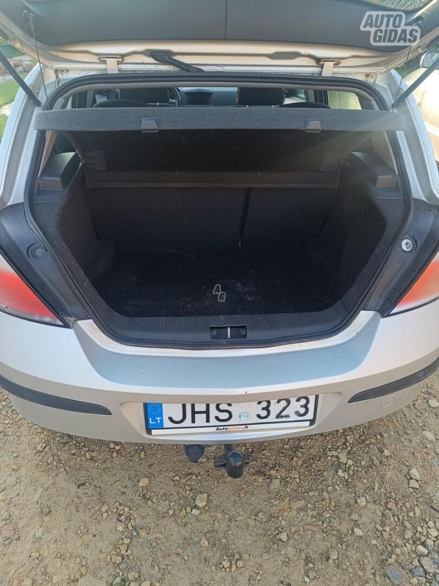 Opel Astra 2006 in Sakiai, with an engine capacity of 1.30 L and mileage of 300 thousand km for 750 €, photo 11 on AUTOMOTO.COM.LV