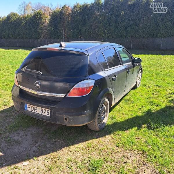 Opel Astra 2006 in Alytus, with an engine capacity of 1.90 L and mileage of 333 thousand km for 399 €, photo 4 on AUTOMOTO.COM.LV
