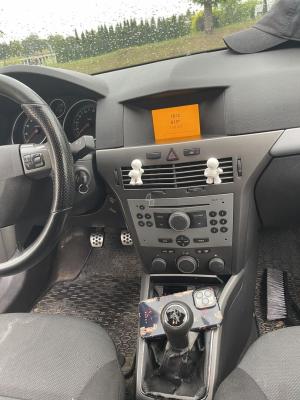 Opel Astra 2006 Plungė, ar dzinēja tilpumu 1.80 L un nobraukumu 210 tūkst. km par 1300 €, foto 5 vietnē AUTOMOTO.COM.LV