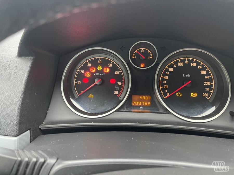 Opel Astra 2006 Plungė, ar dzinēja tilpumu 1.80 L un nobraukumu 210 tūkst. km par 1300 €, foto 6 vietnē AUTOMOTO.COM.LV