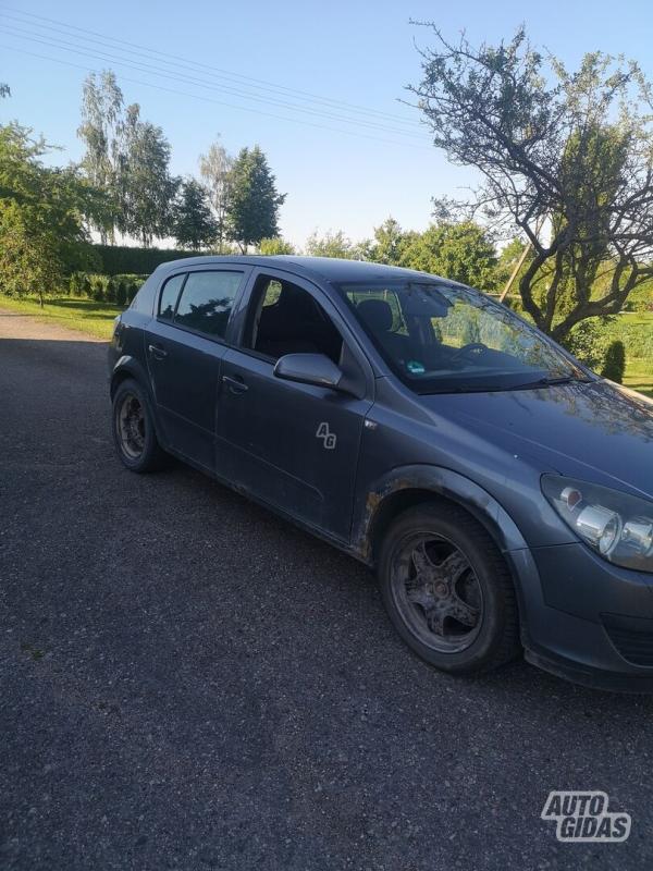 Opel Astra 2006 in Sakiai, with an engine capacity of 1.90 L and mileage of 225 thousand km for 550 €, photo 4 on AUTOMOTO.COM.LV
