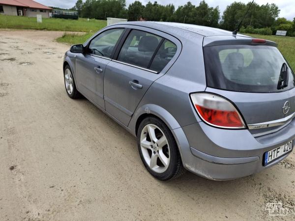 Opel Astra 2006 in Mazeikiai, with an engine capacity of 1.60 L and mileage of 285 thousand km for 1450 €, photo 4 on AUTOMOTO.COM.LV