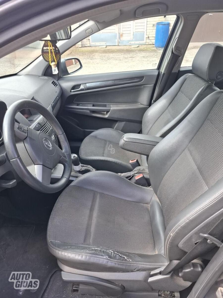Opel Astra 2006 Panevēža, ar dzinēja tilpumu 1.90 L un nobraukumu 215 tūkst. km par 1459 €, foto 8 vietnē AUTOMOTO.COM.LV