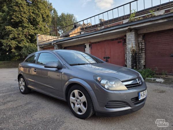 Opel Astra 2006 in Vilnius, with an engine capacity of 1.90 L and mileage of 247 thousand km for 999 €, photo 2 on AUTOMOTO.COM.LV
