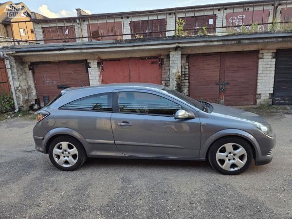 Opel Astra 2006 in Vilnius, with an engine capacity of 1.90 L and mileage of 247 thousand km for 999 €, photo 3 on AUTOMOTO.COM.LV