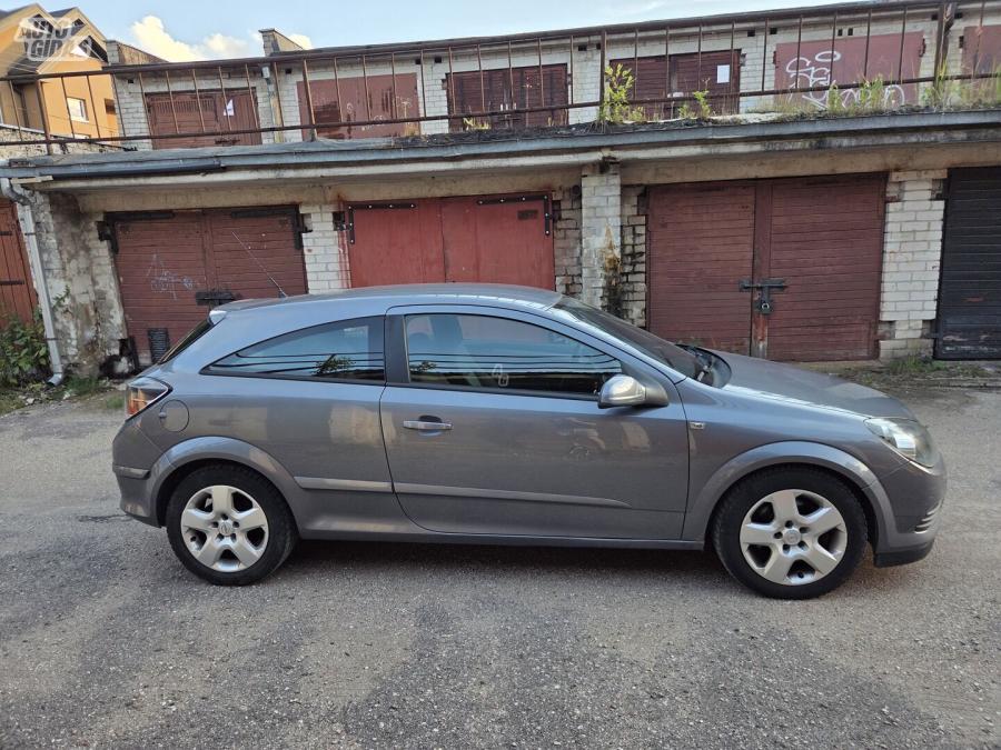 Opel Astra 2006 in Vilnius, with an engine capacity of 1.90 L and mileage of 247 thousand km for 999 €, photo 4 on AUTOMOTO.COM.LV