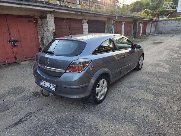 Opel Astra 2006 in Vilnius, with an engine capacity of 1.90 L and mileage of 247 thousand km for 999 €, photo 4 on AUTOMOTO.COM.LV