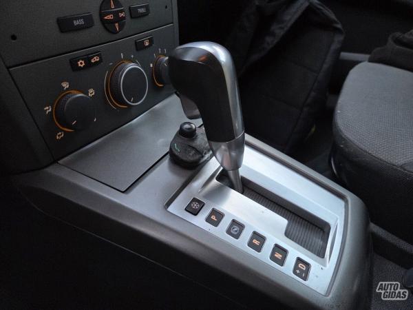 Opel Astra 2006 in Vilnius, with an engine capacity of 1.90 L and mileage of 247 thousand km for 999 €, photo 9 on AUTOMOTO.COM.LV