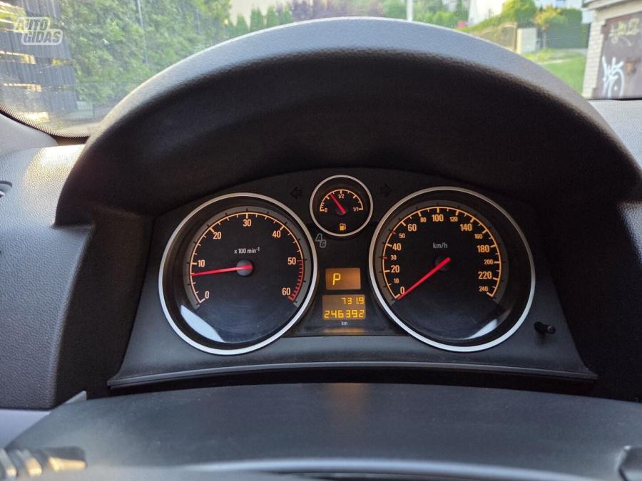 Opel Astra 2006 in Vilnius, with an engine capacity of 1.90 L and mileage of 247 thousand km for 999 €, photo 12 on AUTOMOTO.COM.LV