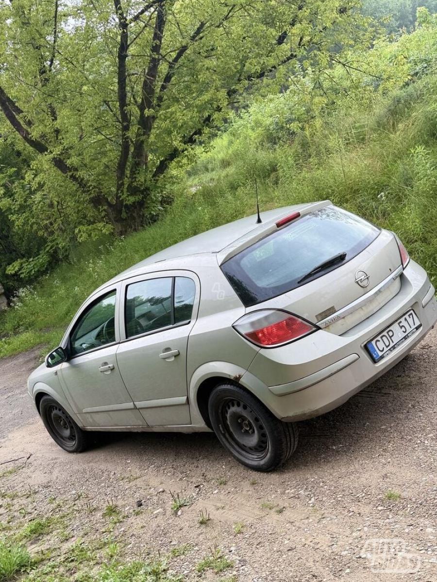 Opel Astra 2006 in Vilnius, with an engine capacity of 1.60 L and mileage of 186 thousand km for 450 €, photo 4 on AUTOMOTO.COM.LV
