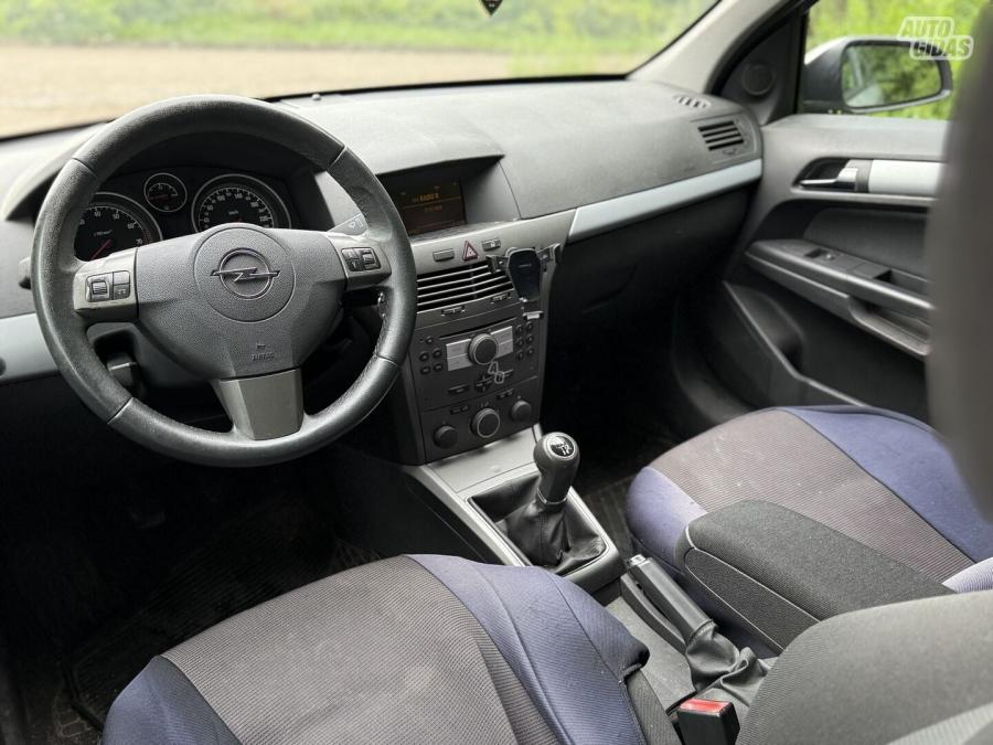 Opel Astra 2006 in Vilnius, with an engine capacity of 1.60 L and mileage of 186 thousand km for 450 €, photo 6 on AUTOMOTO.COM.LV