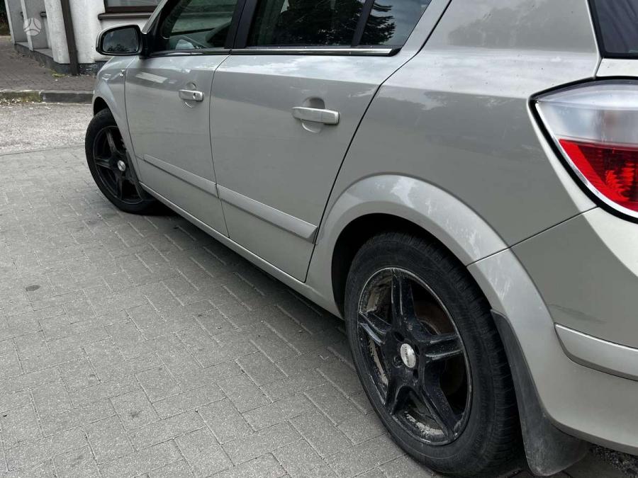 Opel Astra 2006 Viļņa, ar dzinēja tilpumu 1.60 L un nobraukumu 200 tūkst. km par 1100 €, foto 6 vietnē AUTOMOTO.COM.LV
