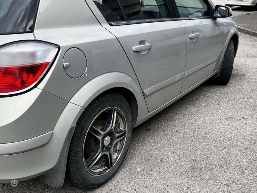Opel Astra 2006 Viļņa, ar dzinēja tilpumu 1.60 L un nobraukumu 200 tūkst. km par 1100 €, foto 7 vietnē AUTOMOTO.COM.LV
