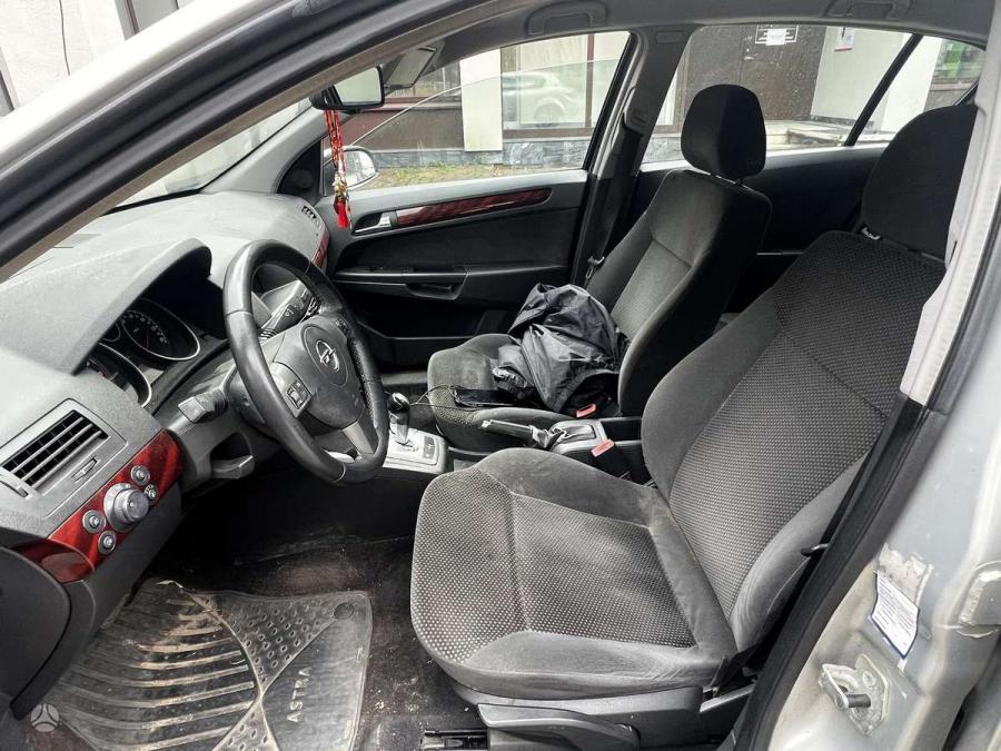 Opel Astra 2006 Viļņa, ar dzinēja tilpumu 1.60 L un nobraukumu 200 tūkst. km par 1100 €, foto 9 vietnē AUTOMOTO.COM.LV