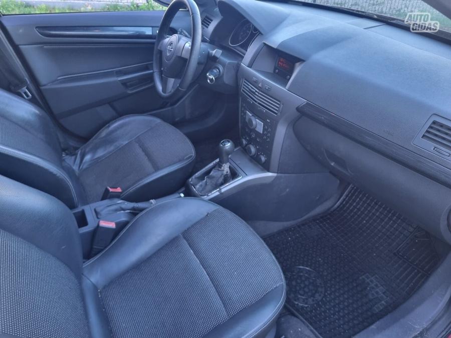 Opel Astra 2006 in Alytus, with an engine capacity of 1.80 L and mileage of 194 thousand km for 1450 €, photo 13 on AUTOMOTO.COM.LV
