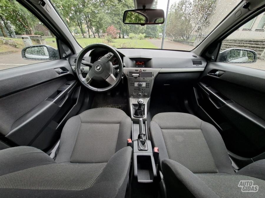 Opel Astra 2006 in Birstonas, with an engine capacity of 1.60 L and mileage of 254 thousand km for 899 €, photo 3 on AUTOMOTO.COM.LV