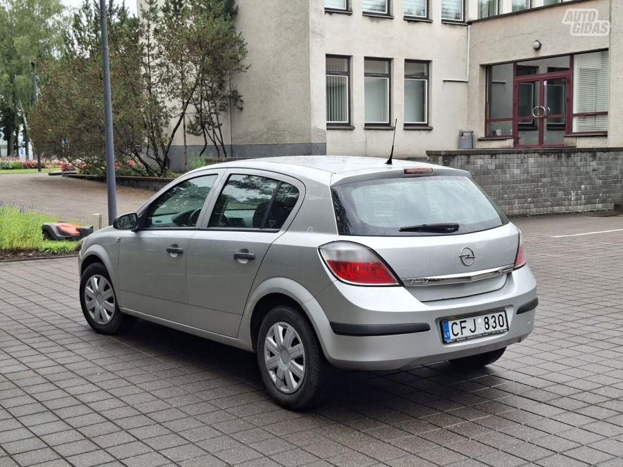 Opel Astra 2006 in Birstonas, with an engine capacity of 1.60 L and mileage of 254 thousand km for 899 €, photo 7 on AUTOMOTO.COM.LV