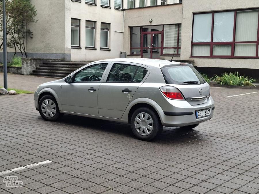 Opel Astra 2006 in Birstonas, with an engine capacity of 1.60 L and mileage of 254 thousand km for 899 €, photo 8 on AUTOMOTO.COM.LV