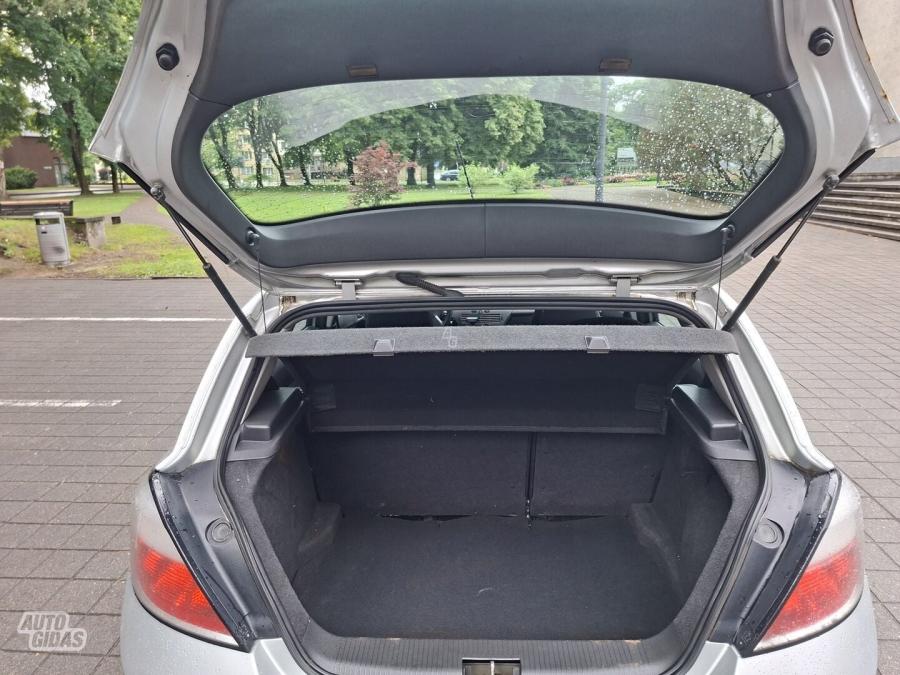 Opel Astra 2006 in Birstonas, with an engine capacity of 1.60 L and mileage of 254 thousand km for 899 €, photo 11 on AUTOMOTO.COM.LV