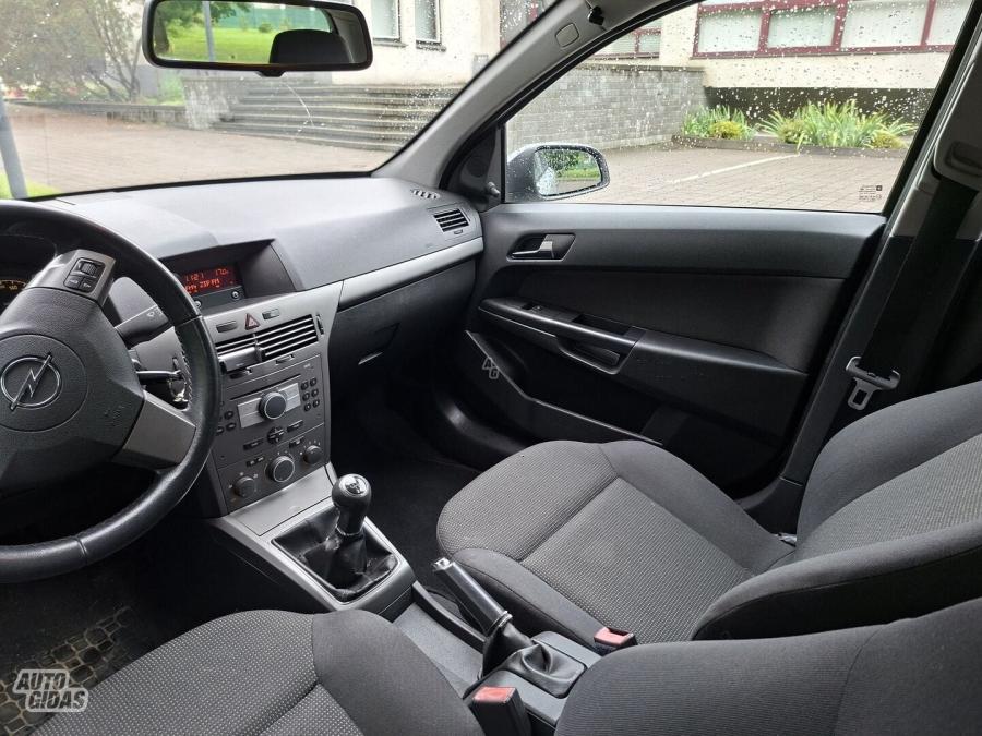 Opel Astra 2006 in Birstonas, with an engine capacity of 1.60 L and mileage of 254 thousand km for 899 €, photo 12 on AUTOMOTO.COM.LV