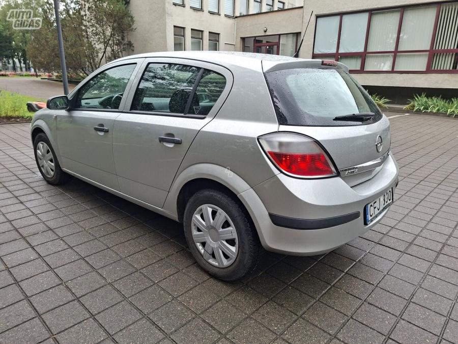 Opel Astra 2006 in Birstonas, with an engine capacity of 1.60 L and mileage of 254 thousand km for 899 €, photo 13 on AUTOMOTO.COM.LV