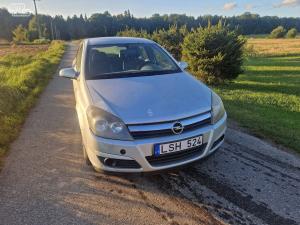 Opel Astra 2006 in Kaunas, with an engine capacity of 1.70 L and mileage of 264 thousand km for 320 €, photo 3 on AUTOMOTO.COM.LV