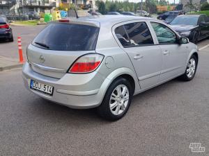 Opel Astra 2006 in Vilnius, with an engine capacity of 1.60 L and mileage of 201 thousand km for 1750 €, photo 4 on AUTOMOTO.COM.LV