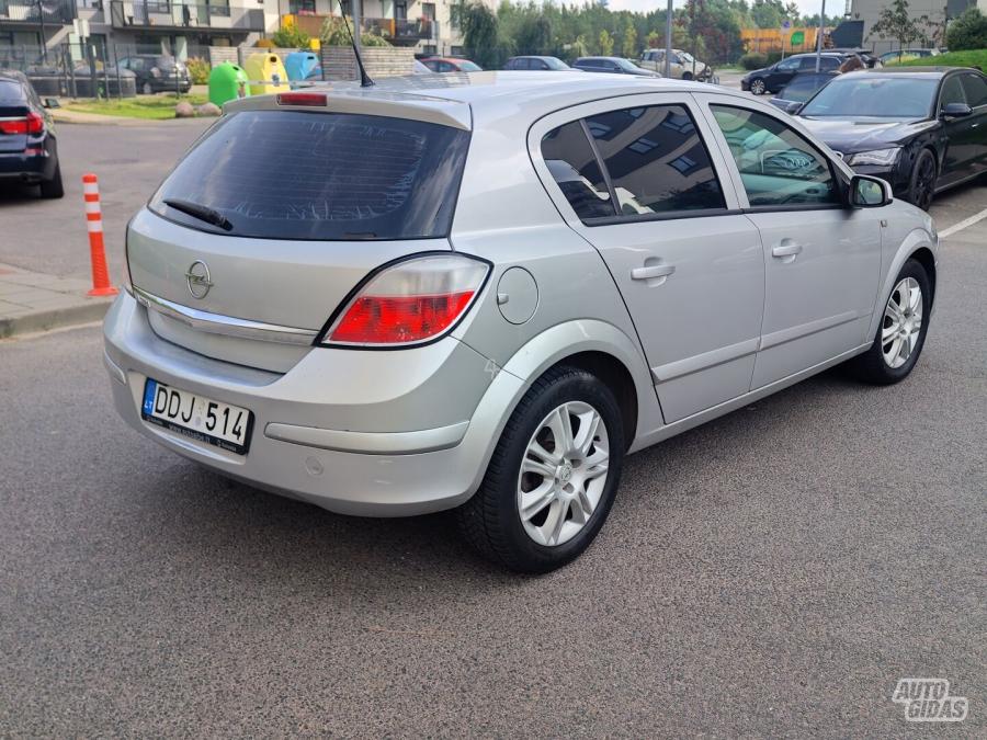 Opel Astra 2006 in Vilnius, with an engine capacity of 1.60 L and mileage of 201 thousand km for 1750 €, photo 4 on AUTOMOTO.COM.LV