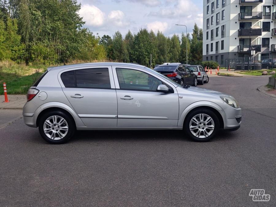 Opel Astra 2006 in Vilnius, with an engine capacity of 1.60 L and mileage of 201 thousand km for 1750 €, photo 6 on AUTOMOTO.COM.LV