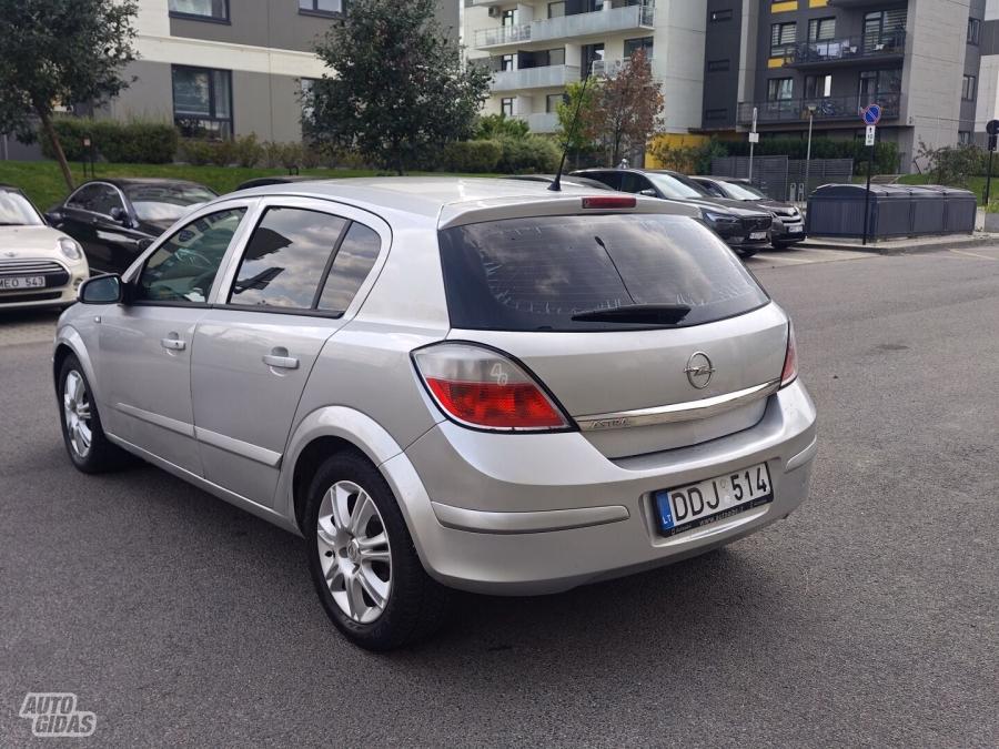 Opel Astra 2006 in Vilnius, with an engine capacity of 1.60 L and mileage of 201 thousand km for 1750 €, photo 7 on AUTOMOTO.COM.LV