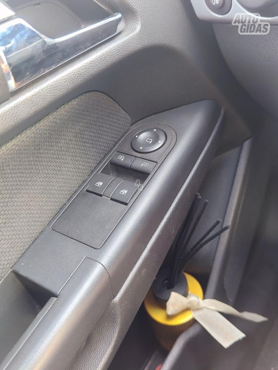 Opel Astra 2006 in Vilnius, with an engine capacity of 1.60 L and mileage of 201 thousand km for 1750 €, photo 12 on AUTOMOTO.COM.LV