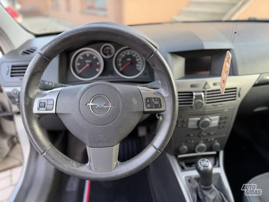 Opel Astra 2006 Kauņa, ar dzinēja tilpumu 1.70 L un nobraukumu 267 tūkst. km par 1128 €, foto 24 vietnē AUTOMOTO.COM.LV