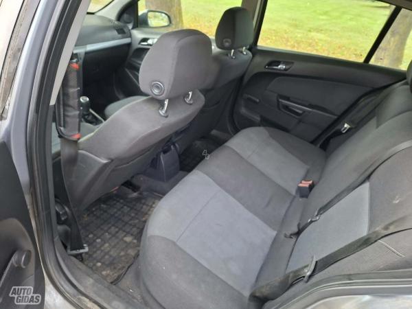 Opel Astra 2006 in Silale, with an engine capacity of 1.70 L and mileage of 270 thousand km for 850 €, photo 9 on AUTOMOTO.COM.LV