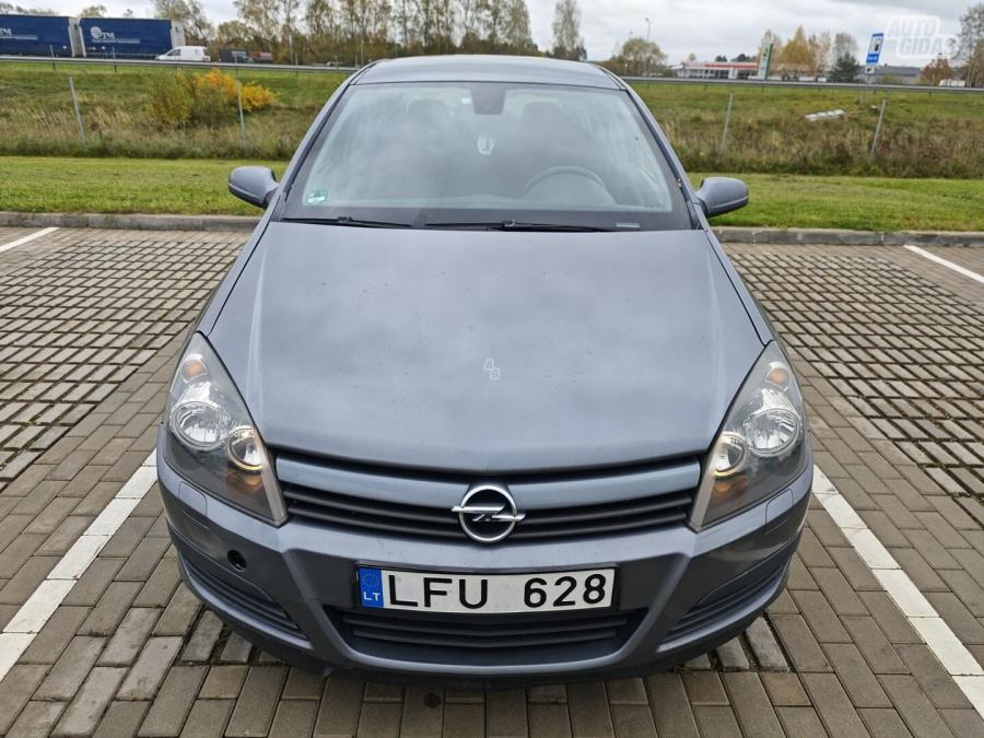 Opel Astra 2006 in Vilnius, with an engine capacity of 1.90 L and mileage of 334 thousand km for 990 €, photo 4 on AUTOMOTO.COM.LV