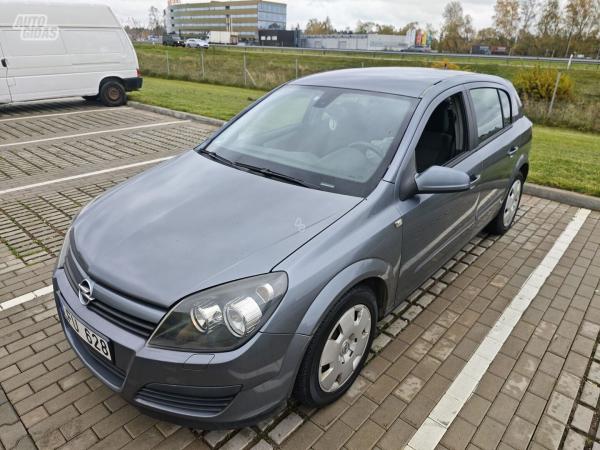 Opel Astra 2006 in Vilnius, with an engine capacity of 1.90 L and mileage of 334 thousand km for 990 €, photo 5 on AUTOMOTO.COM.LV