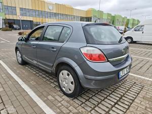 Opel Astra 2006 in Vilnius, with an engine capacity of 1.90 L and mileage of 334 thousand km for 990 €, photo 7 on AUTOMOTO.COM.LV