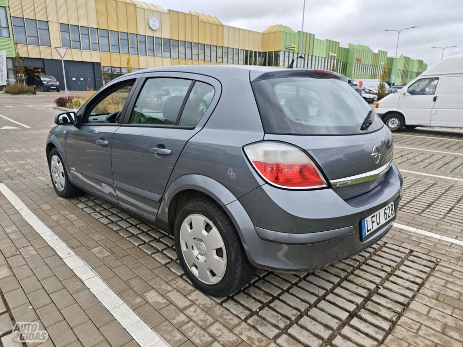 Opel Astra 2006 in Vilnius, with an engine capacity of 1.90 L and mileage of 334 thousand km for 990 €, photo 7 on AUTOMOTO.COM.LV