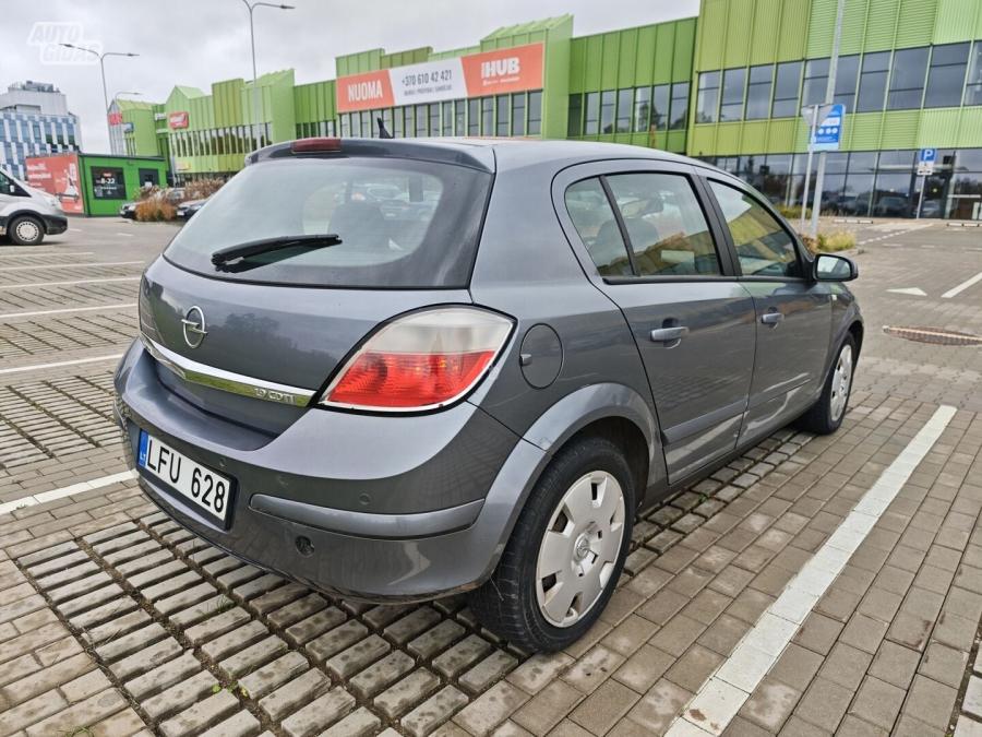 Opel Astra 2006 in Vilnius, with an engine capacity of 1.90 L and mileage of 334 thousand km for 990 €, photo 8 on AUTOMOTO.COM.LV