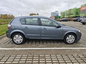 Opel Astra 2006 in Vilnius, with an engine capacity of 1.90 L and mileage of 334 thousand km for 990 €, photo 9 on AUTOMOTO.COM.LV