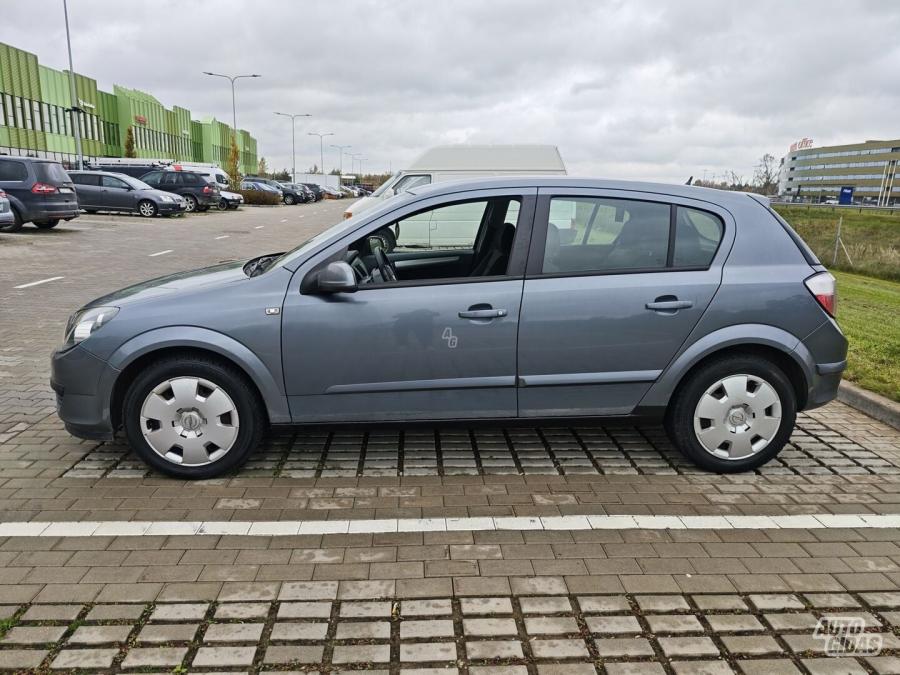 Opel Astra 2006 in Vilnius, with an engine capacity of 1.90 L and mileage of 334 thousand km for 990 €, photo 10 on AUTOMOTO.COM.LV