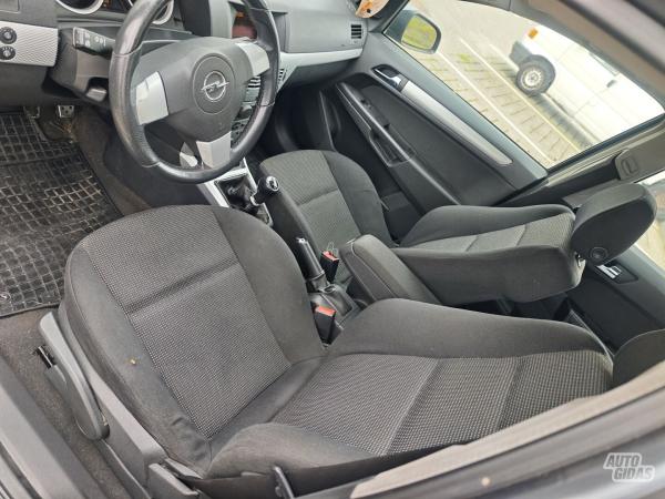 Opel Astra 2006 in Vilnius, with an engine capacity of 1.90 L and mileage of 334 thousand km for 990 €, photo 11 on AUTOMOTO.COM.LV