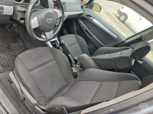 Opel Astra 2006 in Vilnius, with an engine capacity of 1.90 L and mileage of 334 thousand km for 990 €, photo 11 on AUTOMOTO.COM.LV