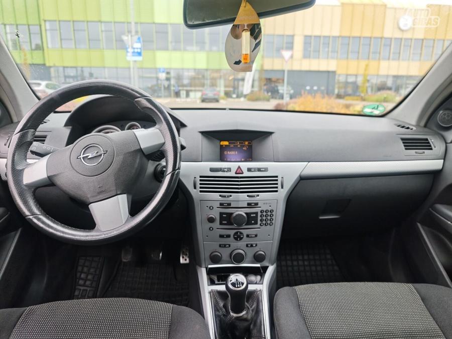 Opel Astra 2006 in Vilnius, with an engine capacity of 1.90 L and mileage of 334 thousand km for 990 €, photo 12 on AUTOMOTO.COM.LV