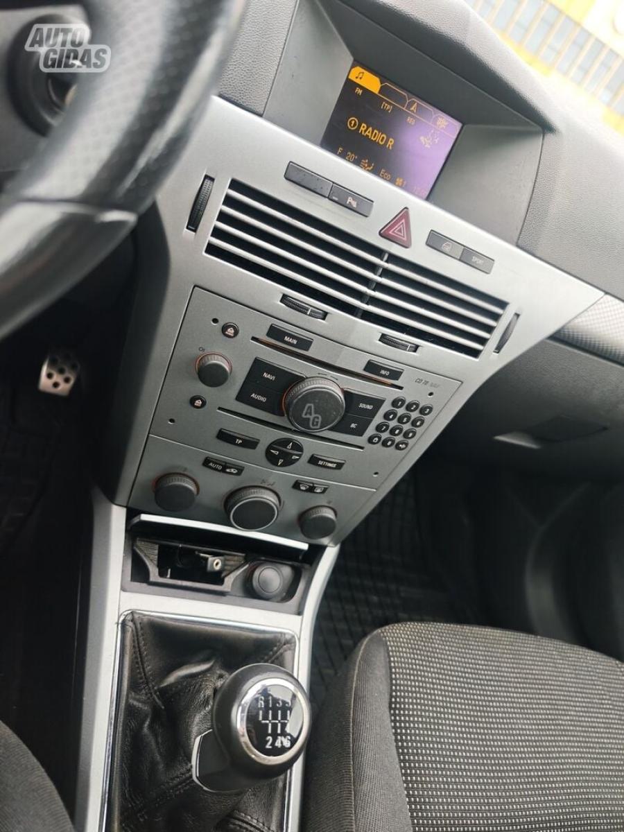 Opel Astra 2006 in Vilnius, with an engine capacity of 1.90 L and mileage of 334 thousand km for 990 €, photo 13 on AUTOMOTO.COM.LV