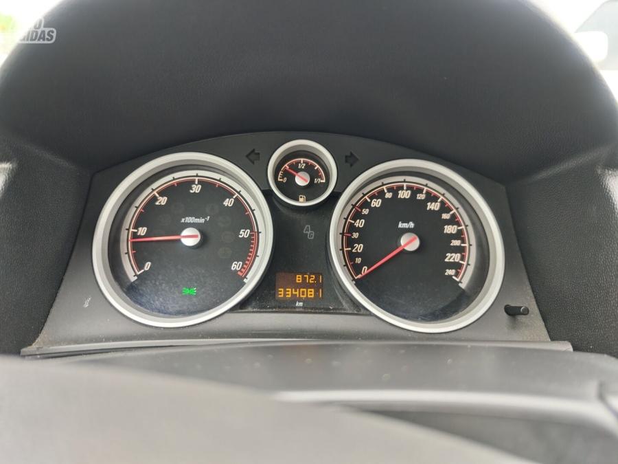 Opel Astra 2006 in Vilnius, with an engine capacity of 1.90 L and mileage of 334 thousand km for 990 €, photo 15 on AUTOMOTO.COM.LV