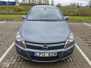 Opel Astra 2006 in Vilnius, with an engine capacity of 1.90 L and mileage of 334 thousand km for 990 €, photo 4 on AUTOMOTO.COM.LV