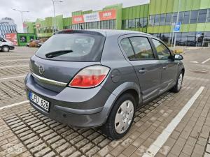 Opel Astra 2006 in Vilnius, with an engine capacity of 1.90 L and mileage of 334 thousand km for 990 €, photo 8 on AUTOMOTO.COM.LV