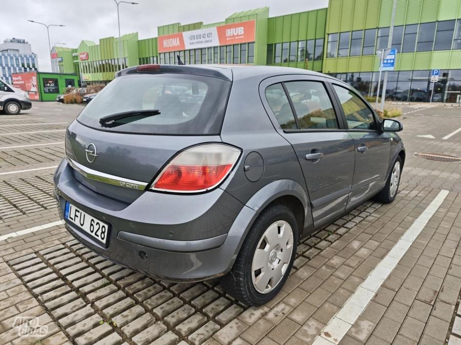 Opel Astra 2006 in Vilnius, with an engine capacity of 1.90 L and mileage of 334 thousand km for 990 €, photo 8 on AUTOMOTO.COM.LV