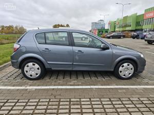 Opel Astra 2006 in Vilnius, with an engine capacity of 1.90 L and mileage of 334 thousand km for 990 €, photo 9 on AUTOMOTO.COM.LV